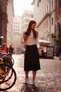 65 Beautiful Black Culottes Outfit Ideas To Try - GlossyU